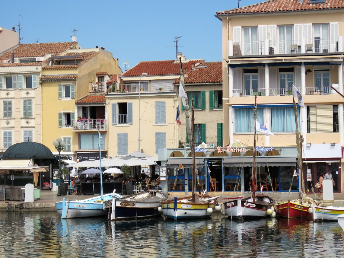 Sanary-sur-mer, en pittoresk kystby i Provence — Urbantoglandlig