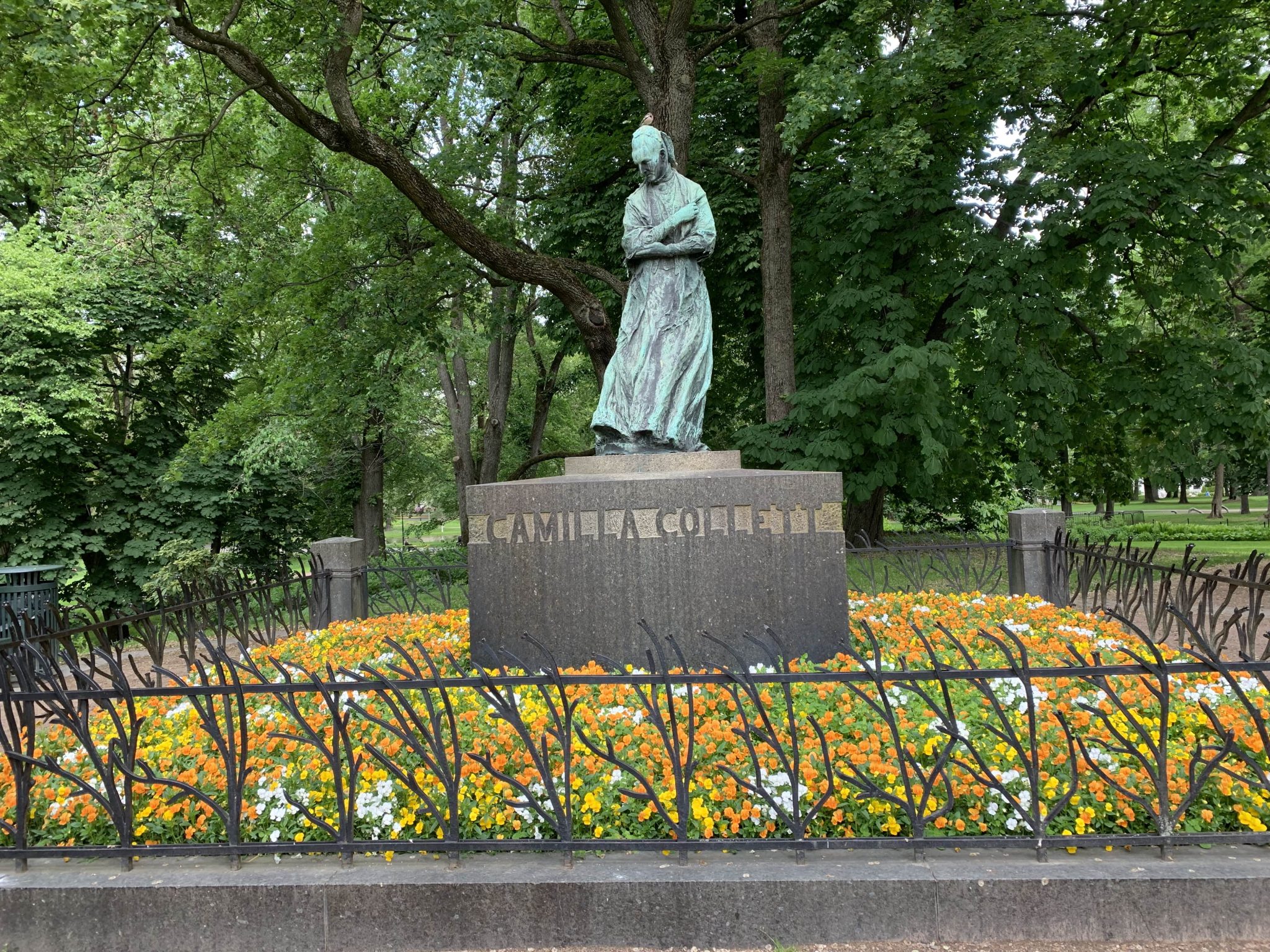 Slottsparken - en frodig oase i hjertet av Oslo — Urbantoglandlig